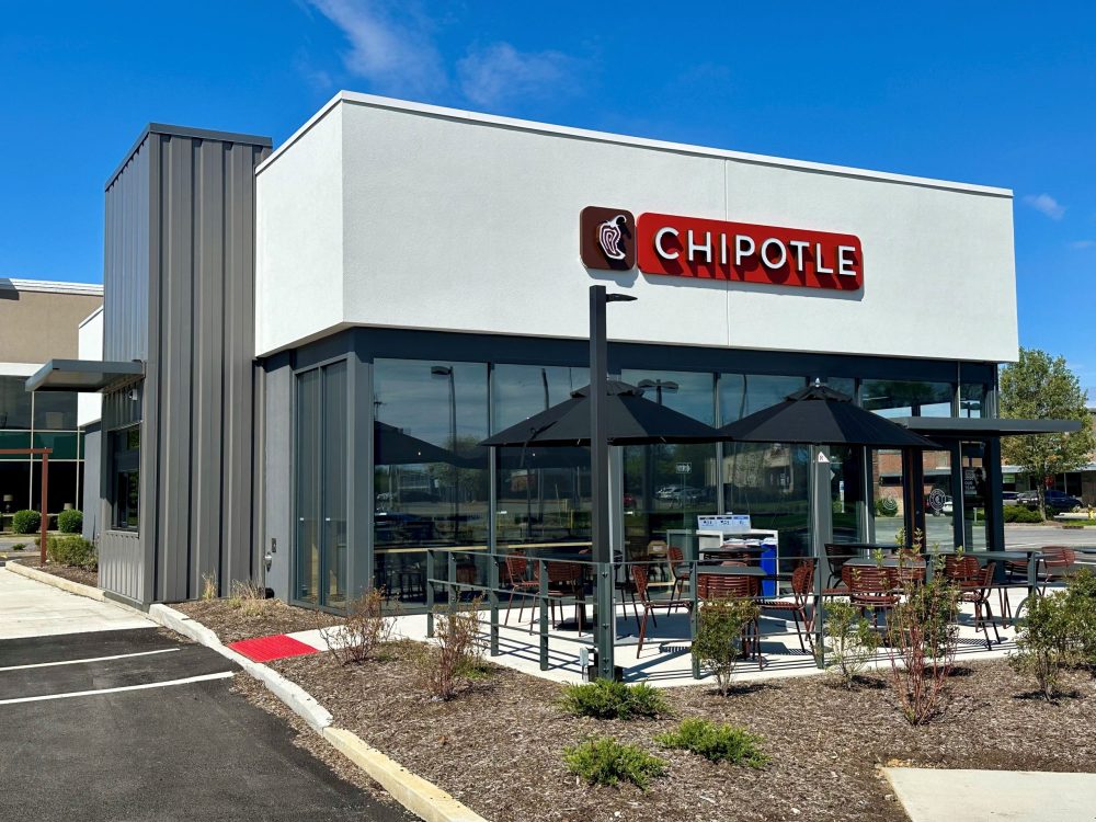 Burrito Fans Rejoice! Chipotle opens first Warren County location on ...